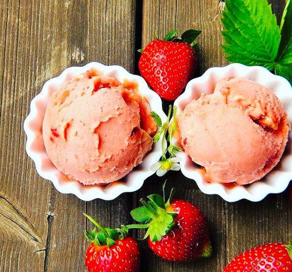Helado de fruta bajo en calorías para hacer tú misma en casa